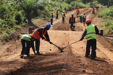 EU finances the maintenance of feeder roads in four districts - SwitSalone