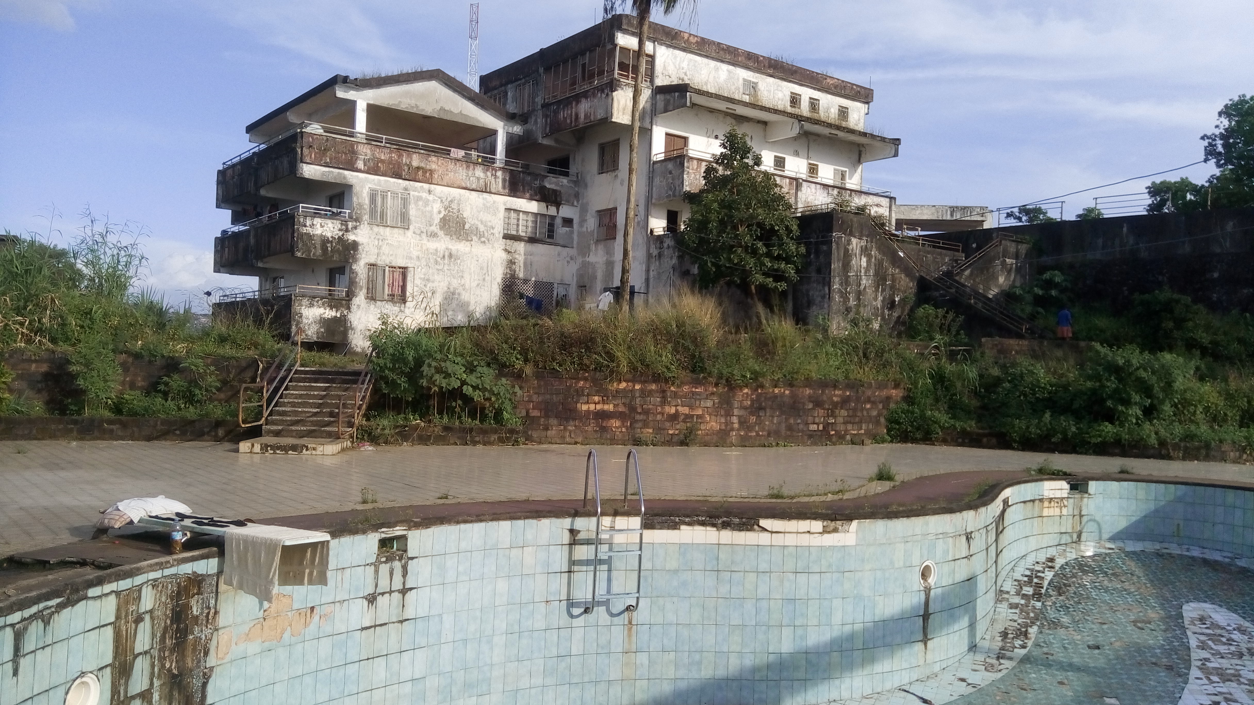 Sierra Leone: The past and present state of Kabassa Lodge (Photos ...