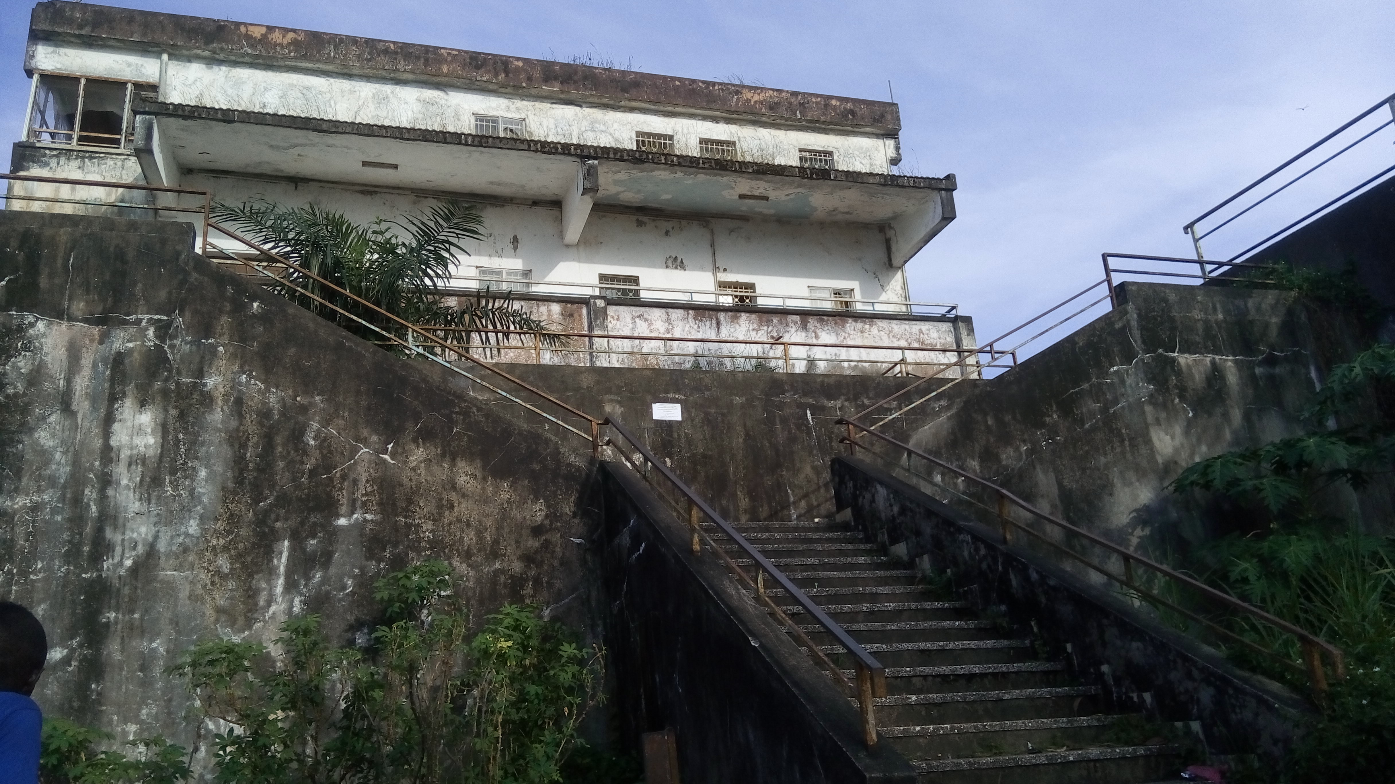 Sierra Leone: The past and present state of Kabassa Lodge (Photos ...