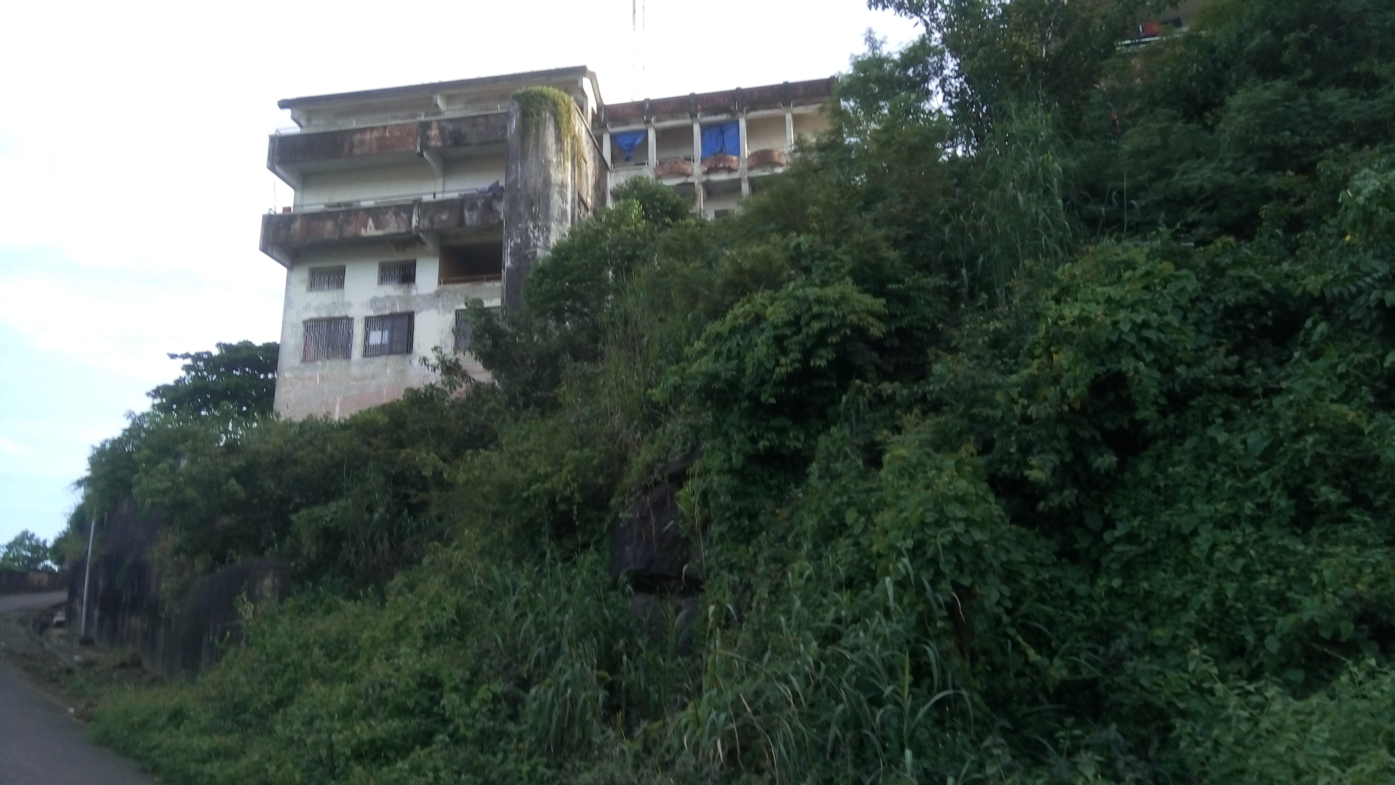 Sierra Leone: The past and present state of Kabassa Lodge (Photos ...