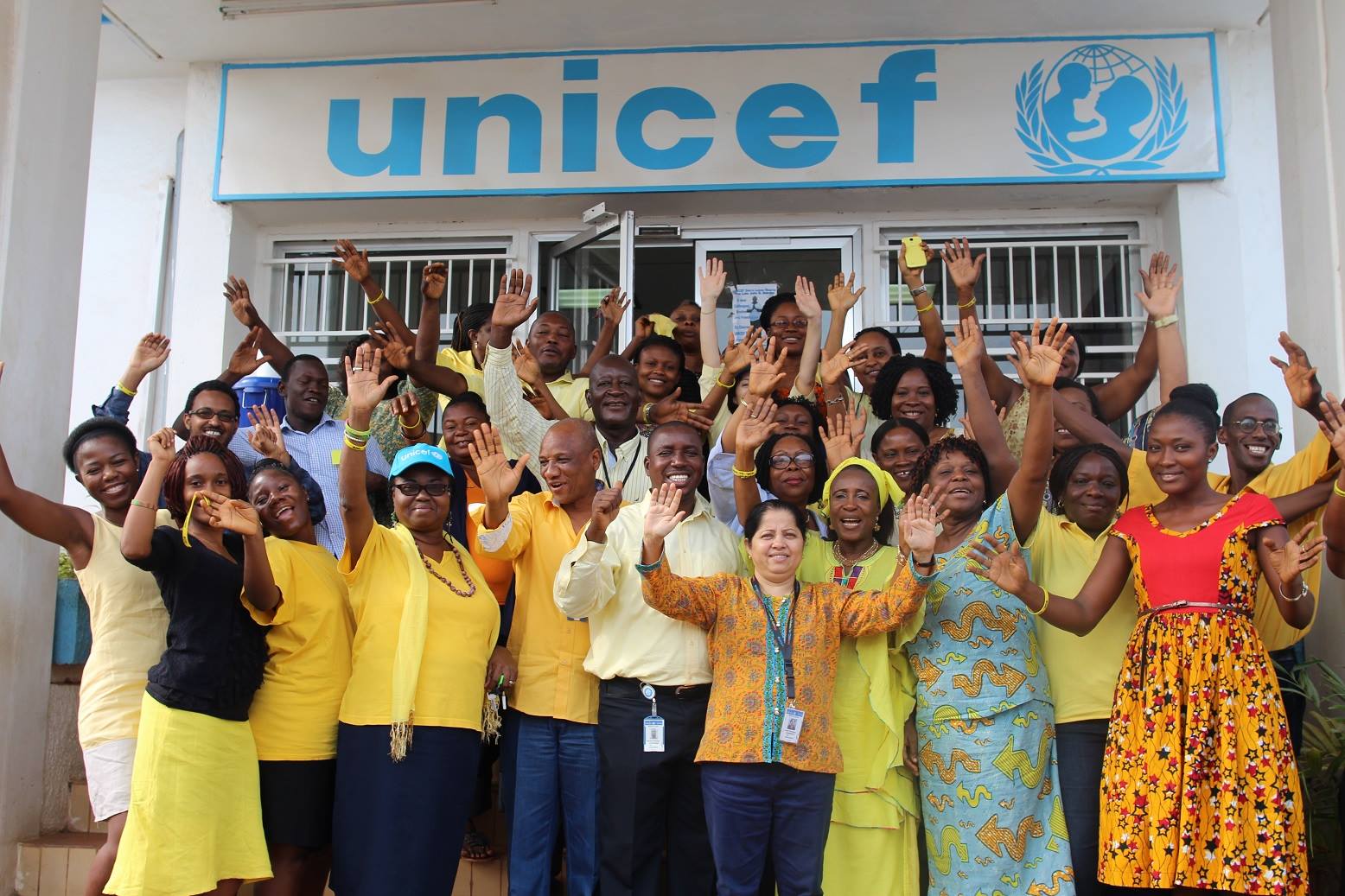 Women in Sierra Leone wear yellow in solidarity against ebola - SwitSalone
